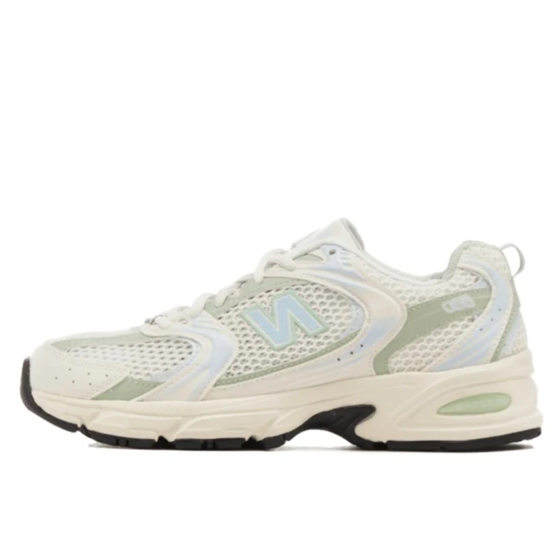 "העלה את משחק הנעליים שלך עם New Balance MR 530 KA מ-King Shoes."