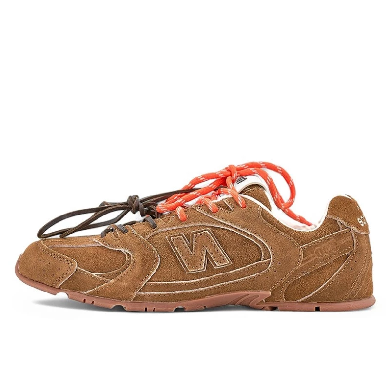 "העלה את משחק הנעליים שלך עם New Balance MR 530 KA מ-King Shoes."