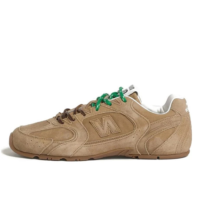 "העלה את משחק הנעליים שלך עם New Balance MR 530 KA מ-King Shoes."