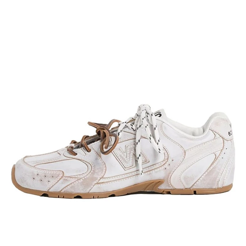"העלה את משחק הנעליים שלך עם New Balance MR 530 KA מ-King Shoes."