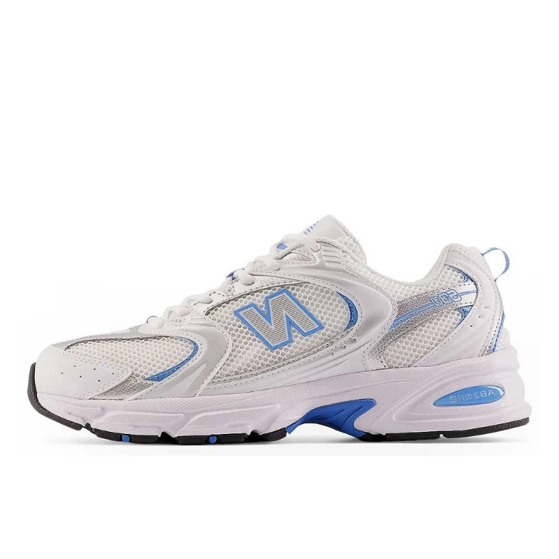 "העלה את משחק הנעליים שלך עם New Balance MR 530 KA מ-King Shoes."